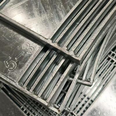 China Heavy Duty Serrated Steel Grating Plate 32x5mm Anti Slip for Drainage Ventilation for sale