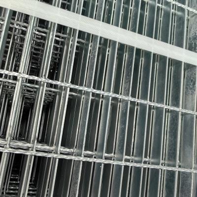 China Hot Dip Galvanized Steel Grating 40mm Bearing Bar Pitch Heavy Duty Industrial Flooring for sale