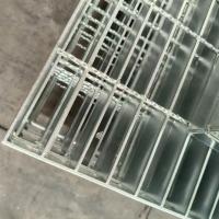 China Heavy Duty Serrated Steel Grating 30mm 40mm Spacing High Impact Resistance Anti Slip for sale