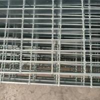 China Heavy Duty Serrated Steel Grating 30mm 40mm Spacing High Impact Resistance Anti Slip for sale