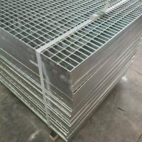 China Heavy Duty Serrated Steel Grating 30mm 40mm Spacing High Impact Resistance Anti Slip for sale