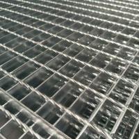 China Heavy Duty Serrated Steel Grating 30mm 40mm Spacing High Impact Resistance Anti Slip for sale