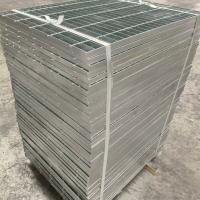 China Heavy Duty Serrated Steel Grating 30mm 40mm Spacing High Impact Resistance Anti Slip for sale