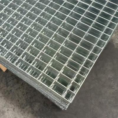 China Industrial Steel Grating 40mm Pitch Hot Dipped Galvanized Interlocking Design for sale