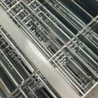 China Industrial Steel Grating 40mm Pitch Hot Dipped Galvanized Interlocking Design for sale