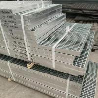 China Industrial Steel Grating 40mm Pitch Hot Dipped Galvanized Interlocking Design for sale