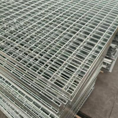 China Serrated Steel Grating 2-5mm Thickness 30-40mm Spacing for Safe Industrial Walkways for sale