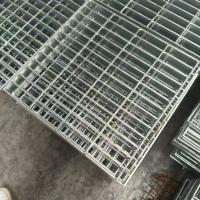 China Heavy Duty Steel Grating 25x5mm Bearing Bar 30mm Pitch Anti Slip Stair Treads for sale