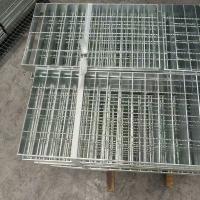 China Heavy Duty Steel Grating 25x5mm Bearing Bar 30mm Pitch Anti Slip Stair Treads for sale