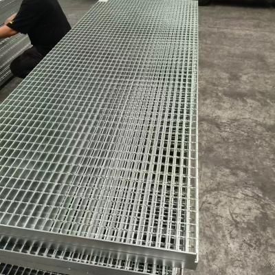 China Heavy Duty Steel Grating 25x5mm Bearing Bar 30mm Pitch Anti Slip Stair Treads for sale