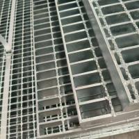 China Serrated Steel Grating 25x5mm Bearing Bar 30mm Pitch Hot Dip Galvanized for Industrial Flooring for sale