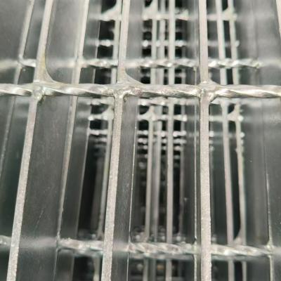 China Anti Skid Heavy Duty Carbon Steel Grating 3mm Thickness 30mm Pitch for Outdoor Sewage Treatment for sale