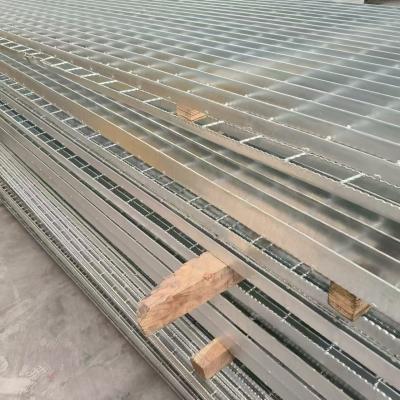 China Industrial Steel Grating 40-130mm Cross Bar Pitch Hot Dip Galvanized Platform for sale