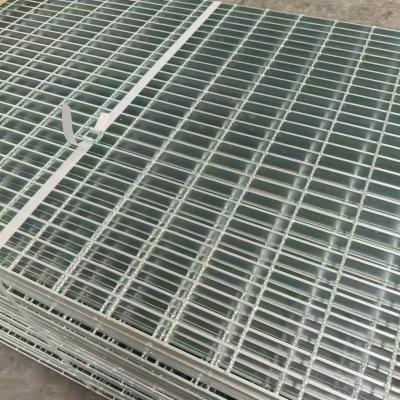 China Corrosion Resistant Steel Grating 30mm 40mm Spacing for Offshore Platforms Walkways for sale