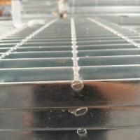 China High-Visibility Steel Grating: Improving Safety with Reflective or Bright Colors for sale