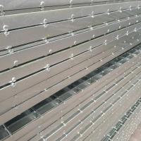 China Anti-Slip Heavy Duty Steel Grating 30mm Bearing Bar Pitch High Load Capacity Industrial for sale