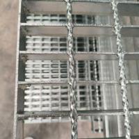 China Serrated Steel Gratings 32x5mm Heavy Duty Anti-Slip Grating YB/T4001-2007 for sale