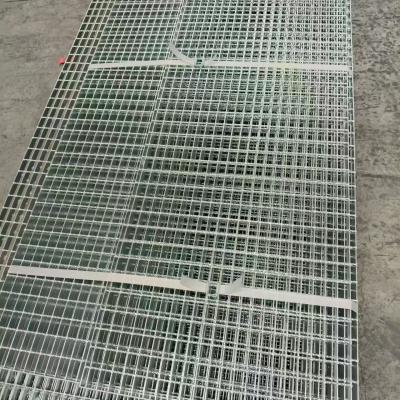 China Flat Steel Gratings: Simple, Elegant Design for Any Setting for sale