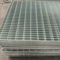 China Serrated Steel Gratings 32x5mm Heavy Duty Anti-Slip Grating YB/T4001-2007 for sale