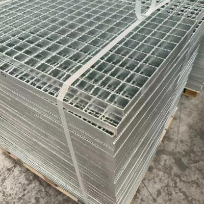 China Riveted Steel Gratings 25x5mm Load Bearing Industrial Flooring Hot Dip Galvanized for sale