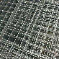 China Industrial Steel Grating 30mm 40mm Spacing Anti-Slip Load Bearing for Marine Applications for sale