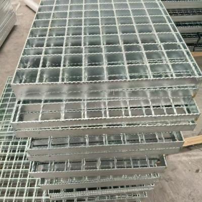 China Chemical Resistant Steel Gratings Heavy Duty 32x5mm Bearing Bar Pitch 30mm 40mm 50mm for sale