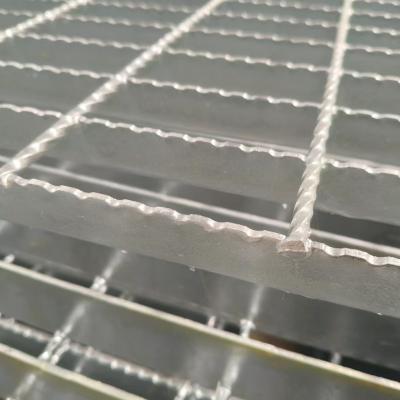 China Stainless Steel Grating Heavy Duty 32x5mm Anti-Slip Welded Grid Plate YB/T4001-2007 for sale