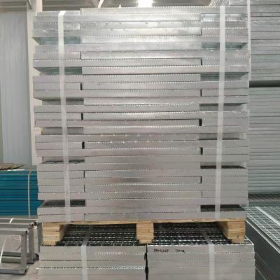 China Galvanized Steel Grating Heavy Duty 32x5mm Anti-Slip Drainage Ventilation for sale