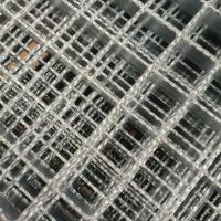 China Industrial Steel Grating Heavy Duty 32x5mm Load Bearing 30-50mm Pitch for sale