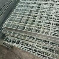 China Industrial Steel Grating Heavy Duty 32x5mm Load Bearing 30-50mm Pitch for sale