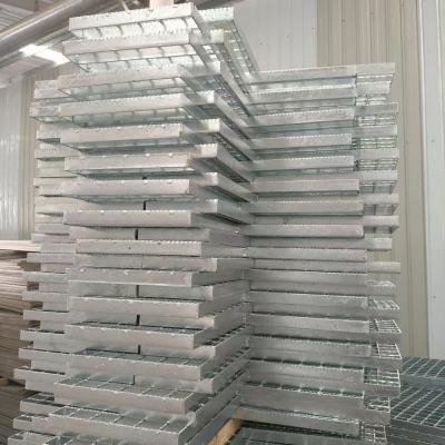 China Steel Grating Heavy Duty 32x5mm Bearing Bar Pitch 30mm 40mm Anti-Slip Drainage Ventilation for sale