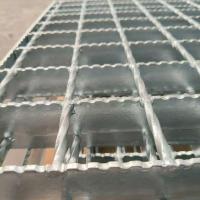 China UV-Resistant Steel Grating 30mm Flat Bar Spacing 50mm Cross Bar Spacing Durable Load Bearing for sale
