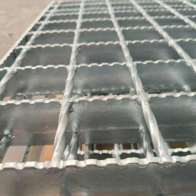 China UV-Resistant Steel Grating 30mm Flat Bar Spacing 50mm Cross Bar Spacing Durable Load Bearing for sale