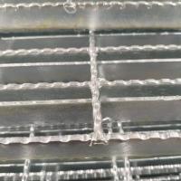 China UV-Resistant Steel Grating 30mm Flat Bar Spacing 50mm Cross Bar Spacing Durable Load Bearing for sale
