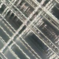 China UV-Resistant Steel Grating 30mm Flat Bar Spacing 50mm Cross Bar Spacing Durable Load Bearing for sale