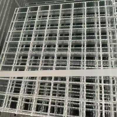 China Heavy Duty Steel Grating 32x5mm Anti Slip Drainage YB/T4001 2007 OEM Custom Sizes for sale