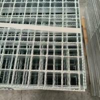 China Steel Grating Heavy Duty 32x5mm Bearing Bar Pitch 30mm 40mm Slip Resistant Drainage for sale