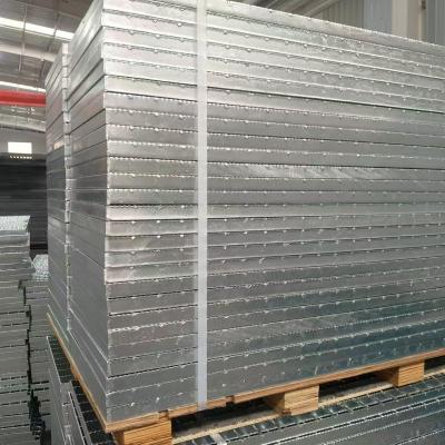China Sound-Insulating Steel Grating 32x5mm Heavy Duty Anti-Slip Grating 30mm Pitch for sale