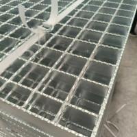 China Powder Coated Steel Grating 32x5mm Heavy Duty Anti Slip Grating YB/T4001-2007 for sale