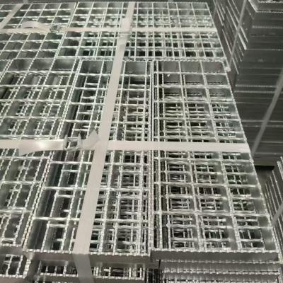 China Galvanized Steel Grating 32x5mm Heavy Duty Load Bearing A15 C250 Anti-Slip for sale