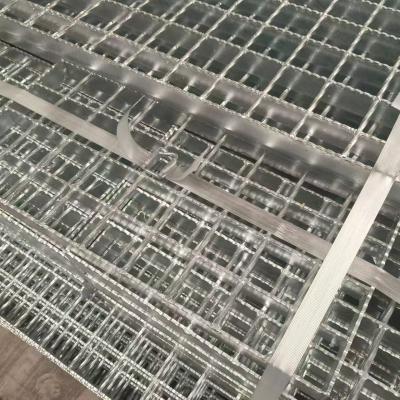 China Heavy Duty Steel Grating 30mm Pitch Serrated YB/T4001-2007 Custom Sizes for sale