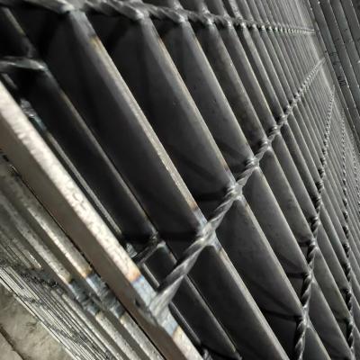 China Stainless Steel Anti Slip Grating 25mm Thickness High Load Capacity for Industrial Walkways for sale