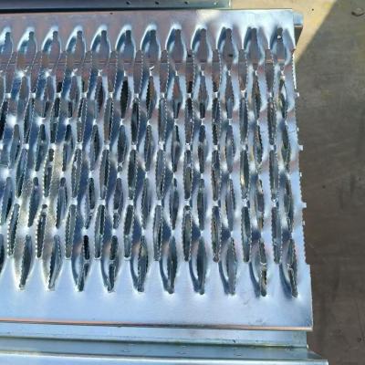 China Serrated Steel Grating 50mm 100mm Bar Spacing Welded Pressure Locked Industrial Flooring for sale