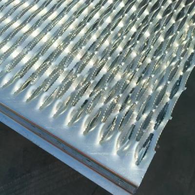 China Serrated Steel Grating 25mm Bearing Bar Pitch Heavy Duty Anti Slip for Industrial Flooring for sale