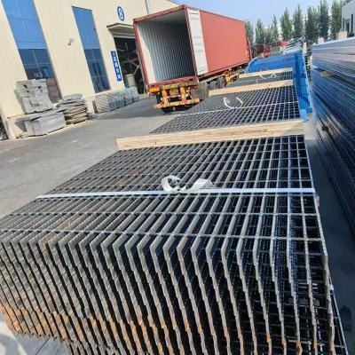 China Q235 Galvanized Expanded Metal Sheet 30mm x 10mm Opening with Tamper Proof Bolts for sale