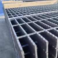 China Q235 Galvanized Expanded Metal Sheet 30mm x 10mm Opening with Tamper Proof Bolts for sale