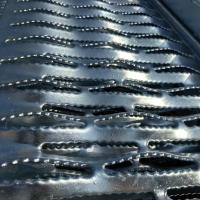 China Galvanized Steel Expanded Metal Sheet 30mm x 10mm Opening 1.5mm Strand Thickness for sale