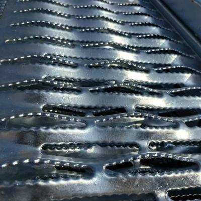 China Galvanized Steel Expanded Metal Sheet 30mm x 10mm Opening 1.5mm Strand Thickness for sale