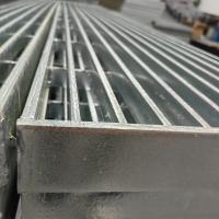 China Customized Anti Slip Grating Galvanized Steel Walkway Grating High Load Capacity 25mm Thickness for sale