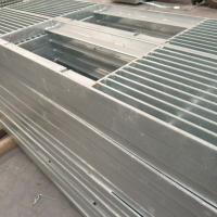 China Hot Dip Galvanized Steel Grating Anti Slip Walkway 3mm 5mm Thickness Industrial Platform for sale